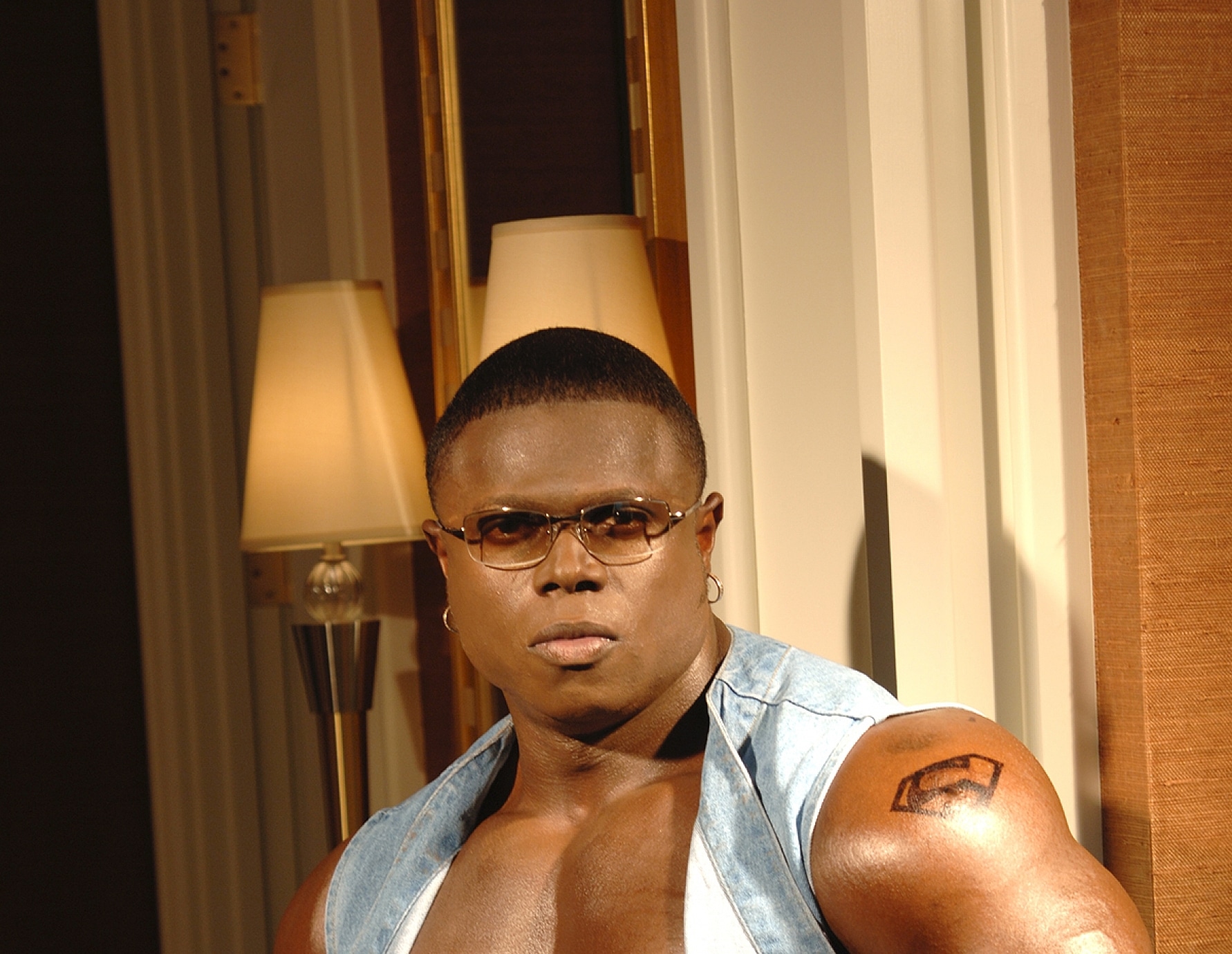 Sean Jones - Male Bodybuilders and Muscle Videos at MuscleGallery.com